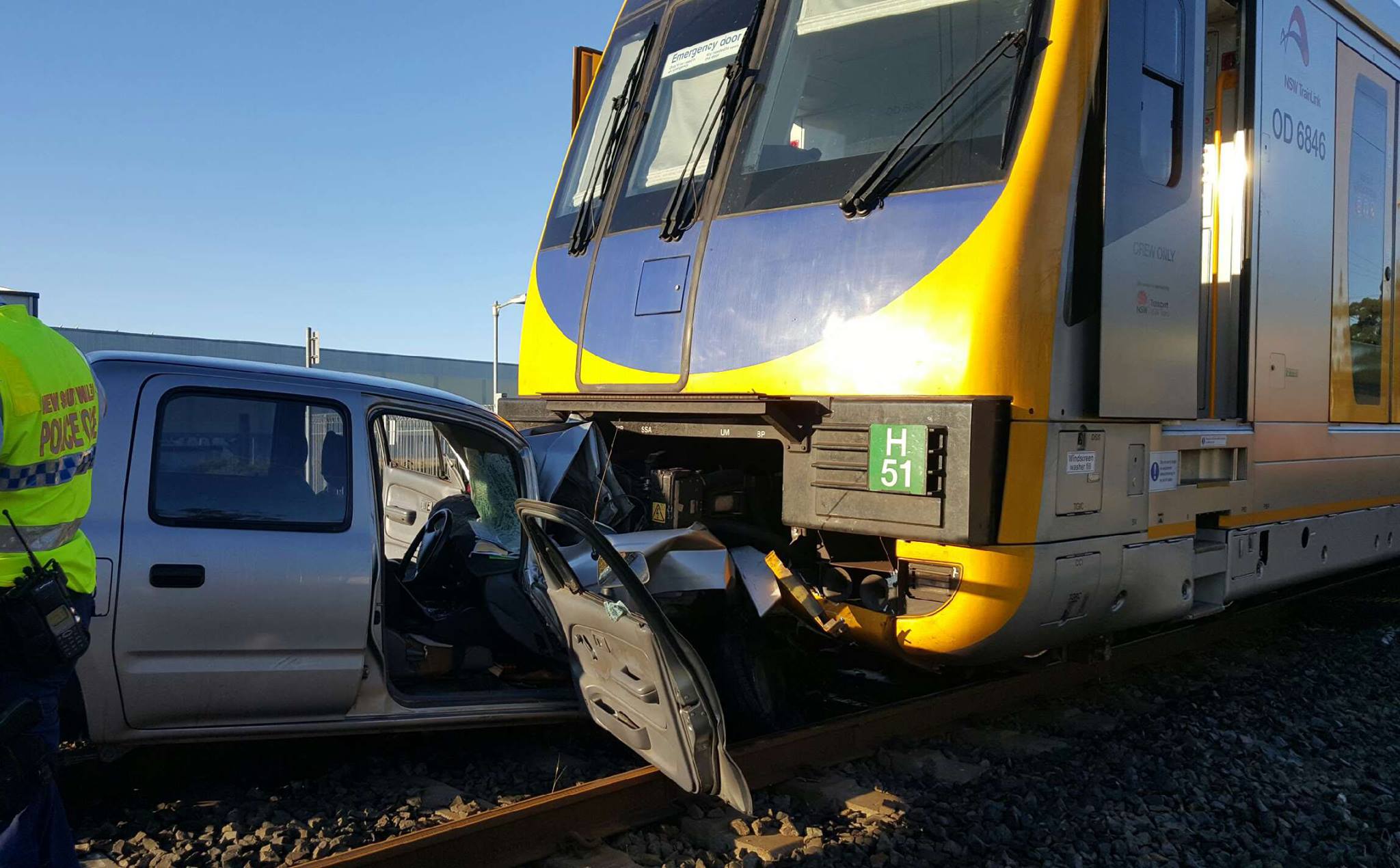 Train crashes into broken-down car at Unanderra | Mirage News